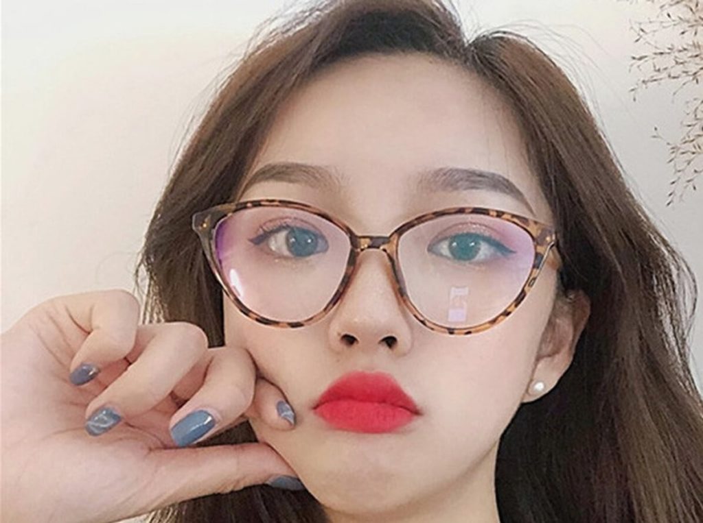 Kính Mắt Mèo hợp với khuôn mặt nào? - Mắt Kính Xanh